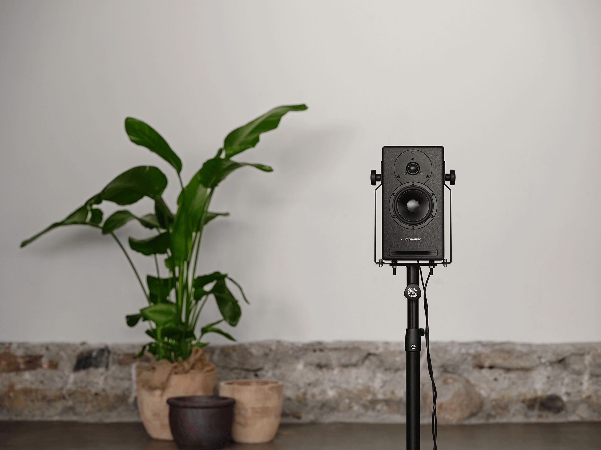 Core 5 | Main monitor | Smallscale space, big-league immersive