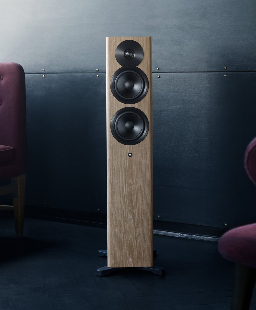 Dynaudio Focus 30 | Floorstand | Active wireless speakers