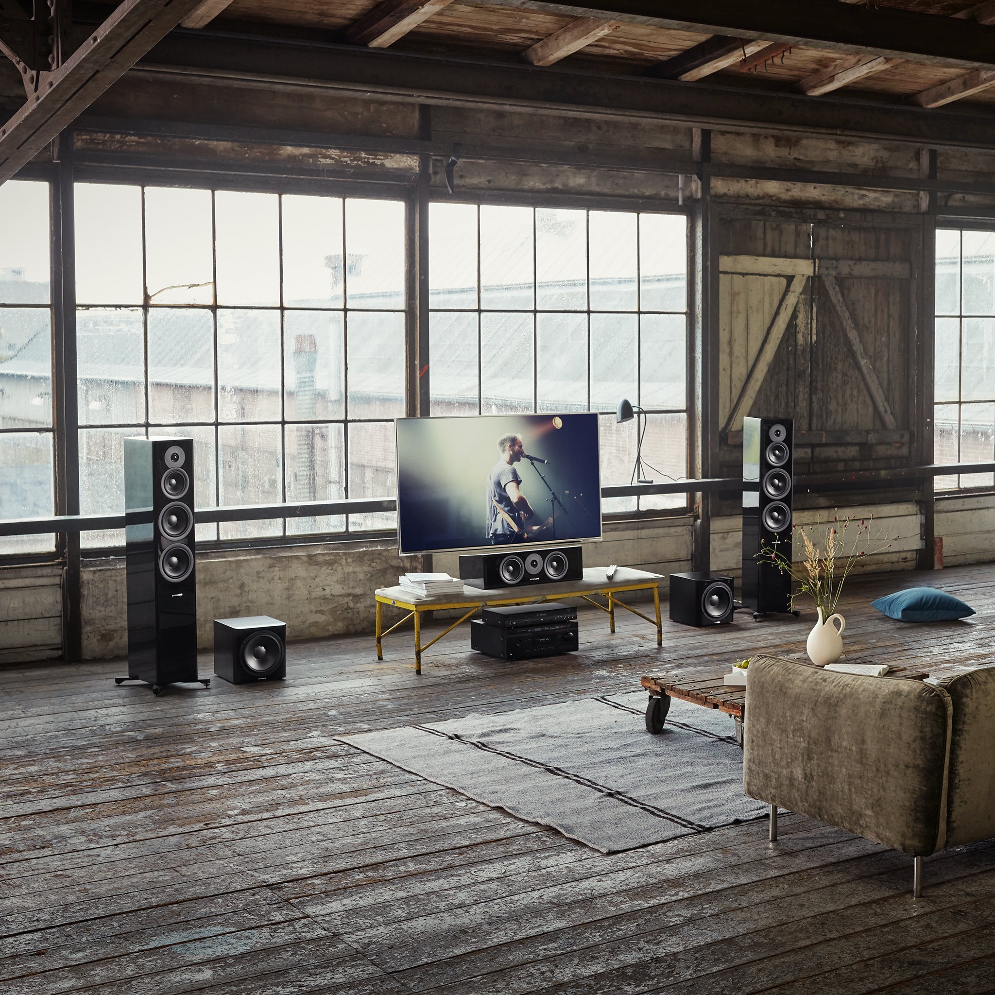 Evoke 50 | Floorstand | Make a statement