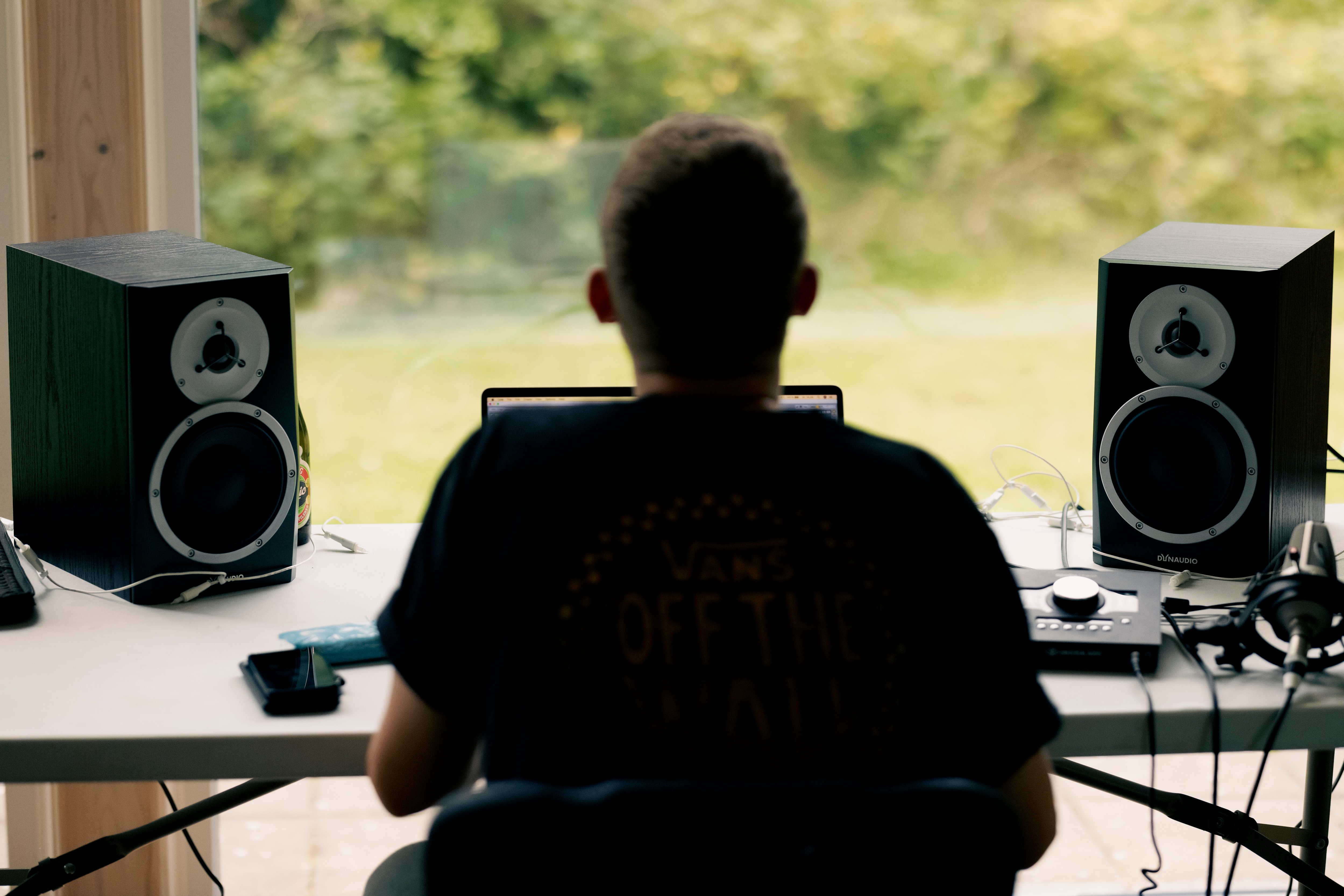 How to position studio monitors