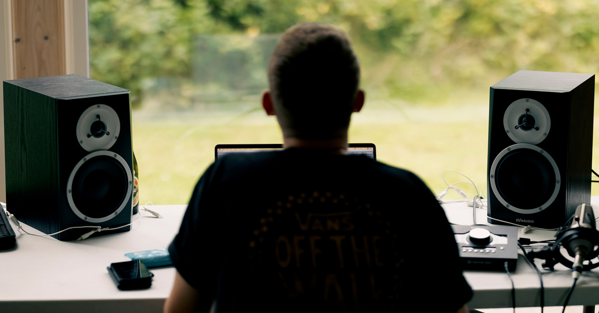 How to position studio monitors